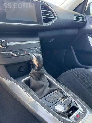White Peugeot 308 2015 in Riga, with an engine capacity of 1.20 L and mileage of 181 thousand km for 5499 €, photo 9 on AUTOMOTO.COM.LV