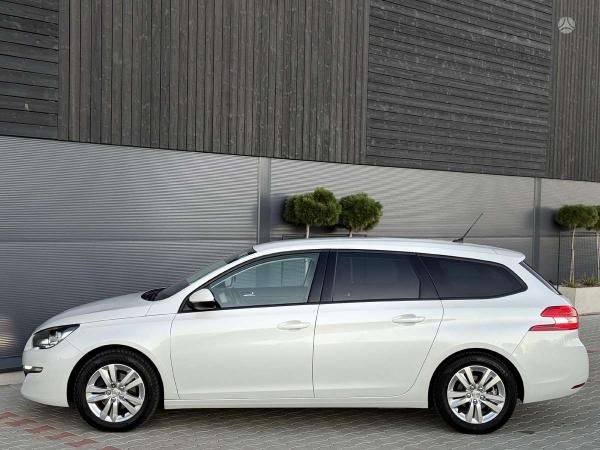White Peugeot 308 2016 in Siauliai, with an engine capacity of 1.20 L and mileage of 153 thousand km for 5950 €, photo 3 on AUTOMOTO.COM.LV