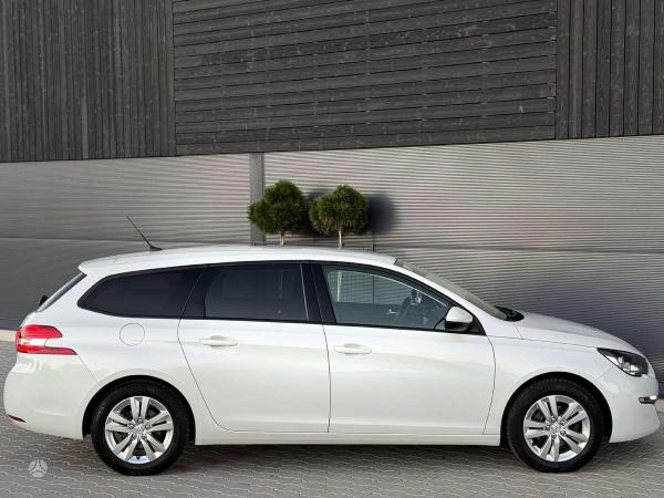 White Peugeot 308 2016 in Siauliai, with an engine capacity of 1.20 L and mileage of 153 thousand km for 5950 €, photo 4 on AUTOMOTO.COM.LV