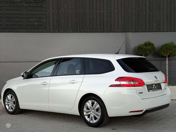 White Peugeot 308 2016 in Siauliai, with an engine capacity of 1.20 L and mileage of 153 thousand km for 5950 €, photo 5 on AUTOMOTO.COM.LV