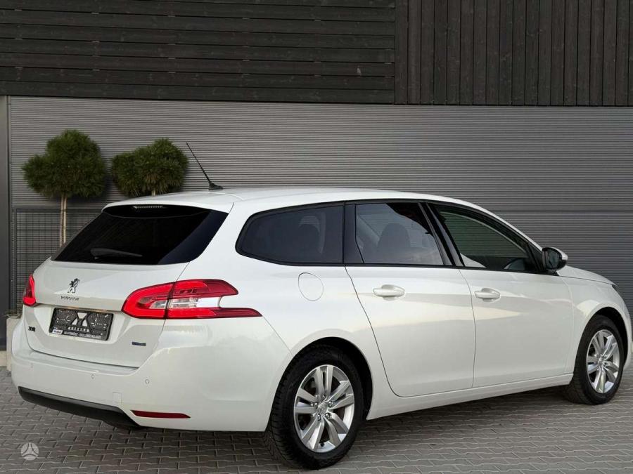 Balts Peugeot 308 2016 Šauļi, ar dzinēja tilpumu 1.20 L un nobraukumu 153 tūkst. km par 5950 €, foto 6 vietnē AUTOMOTO.COM.LV