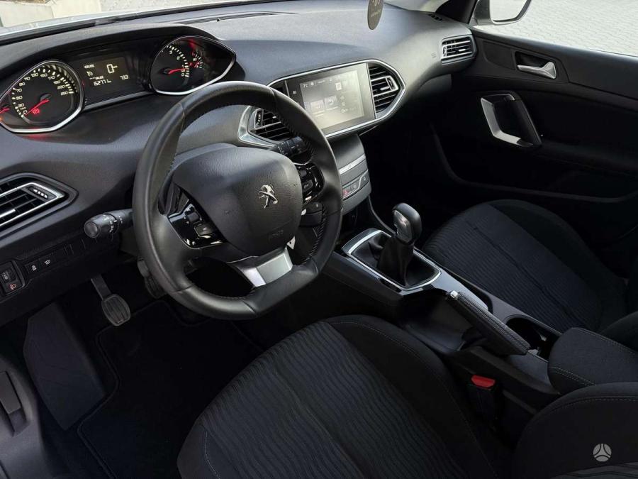 Balts Peugeot 308 2016 Šauļi, ar dzinēja tilpumu 1.20 L un nobraukumu 153 tūkst. km par 5950 €, foto 12 vietnē AUTOMOTO.COM.LV
