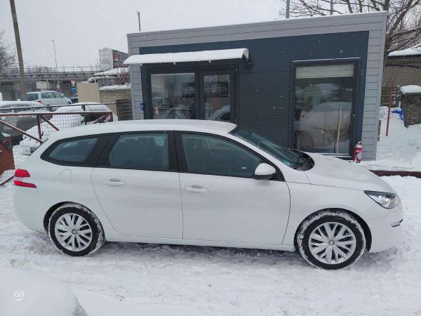 White Peugeot 308 2016 in Klaipeda, with an engine capacity of 1.20 L and mileage of 222 thousand km for 3699 €, photo 5 on AUTOMOTO.COM.LV