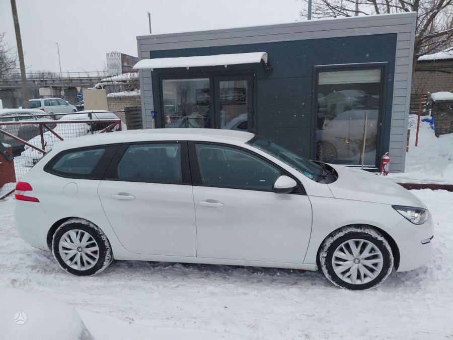 White Peugeot 308 2016 in Klaipeda, with an engine capacity of 1.20 L and mileage of 222 thousand km for 3699 €, photo 5 on AUTOMOTO.COM.LV