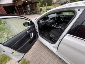 White Peugeot 308 2016 in Vilnius, with an engine capacity of 1.60 L and mileage of 206 thousand km for 6900 €, photo 12 on AUTOMOTO.COM.LV