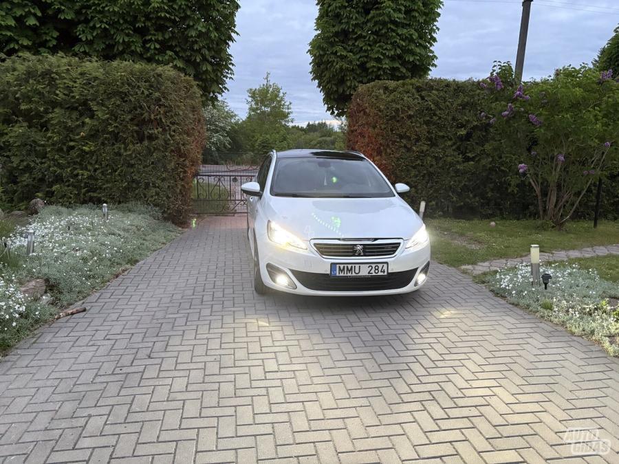 White Peugeot 308 2016 in Vilnius, with an engine capacity of 1.60 L and mileage of 206 thousand km for 6900 €, photo 19 on AUTOMOTO.COM.LV