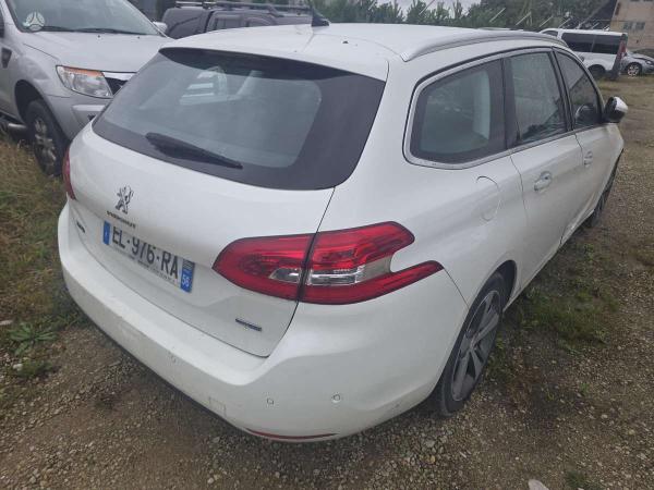 White Peugeot 308 2016 in Taurage, with an engine capacity of 2.00 L and mileage of 299 thousand km for 3700 €, photo 5 on AUTOMOTO.COM.LV