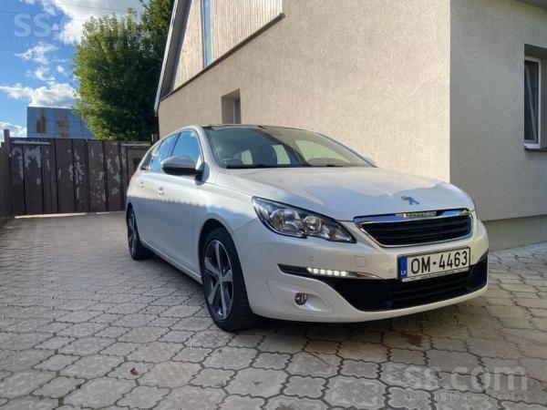White Peugeot 308 2016 in Daugavpils, with an engine capacity of 1.20 L and mileage of 132 thousand km for 4750 €, photo 2 on AUTOMOTO.COM.LV