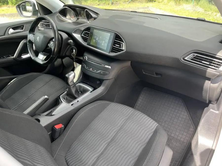 Balts Peugeot 308 2016 Jelgava, ar dzinēja tilpumu 1.20 L un nobraukumu 131 tūkst. km par 4790 €, foto 8 vietnē AUTOMOTO.COM.LV