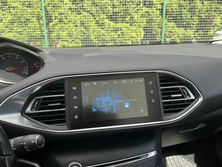 Balts Peugeot 308 2016 Jelgava, ar dzinēja tilpumu 1.20 L un nobraukumu 131 tūkst. km par 4790 €, foto 16 vietnē AUTOMOTO.COM.LV