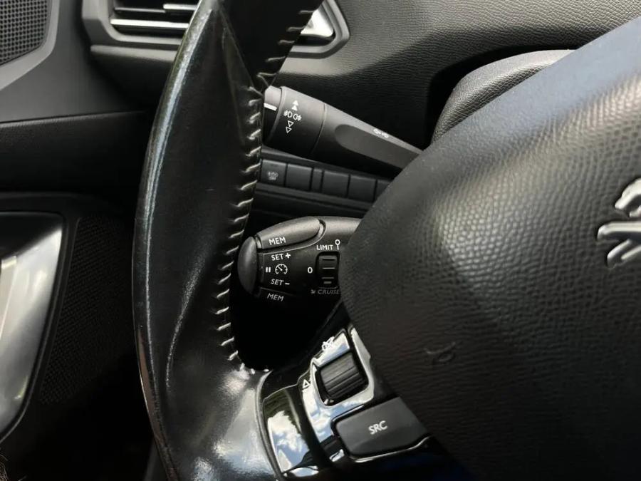 Balts Peugeot 308 2016 Jelgava, ar dzinēja tilpumu 1.20 L un nobraukumu 131 tūkst. km par 4790 €, foto 18 vietnē AUTOMOTO.COM.LV