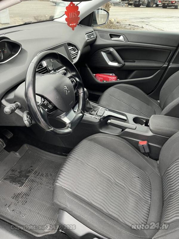White Peugeot 308 2017 in Tallinn, with an engine capacity of 1.60 L and mileage of 140 thousand km for 8000 €, photo 11 on AUTOMOTO.COM.LV