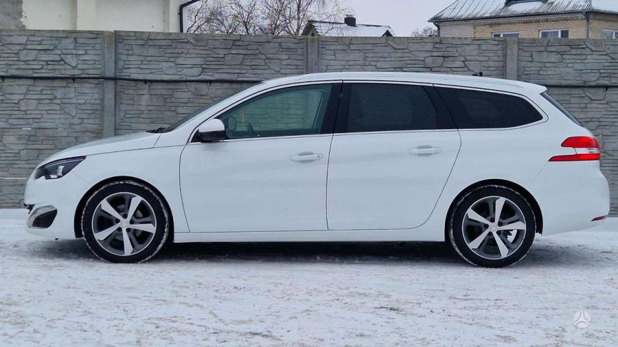 White Peugeot 308 2017 in Taurage, with an engine capacity of 1.50 L and mileage of 103 thousand km for 6500 €, photo 7 on AUTOMOTO.COM.LV