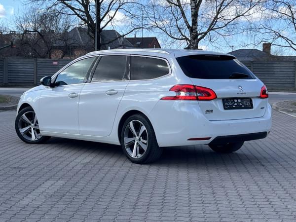 White Peugeot 308 2017 in Riga, with an engine capacity of 1.20 L and mileage of 113 thousand km for 7990 €, photo 4 on AUTOMOTO.COM.LV