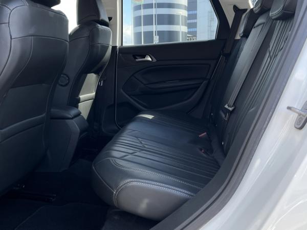 White Peugeot 308 2017 in Riga, with an engine capacity of 1.20 L and mileage of 113 thousand km for 7990 €, photo 10 on AUTOMOTO.COM.LV