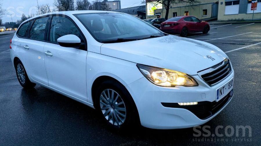 White Peugeot 308 2017 in Riga, with an engine capacity of 1.60 L and mileage of 145 thousand km for 4300 €, photo 4 on AUTOMOTO.COM.LV