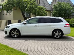 White Peugeot 308 2018 in Parnu, with an engine capacity of 1.60 L and mileage of 156 thousand km for 8900 €, photo 6 on AUTOMOTO.COM.LV