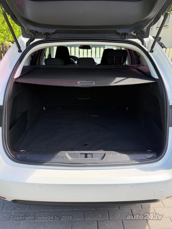 White Peugeot 308 2018 in Parnu, with an engine capacity of 1.60 L and mileage of 156 thousand km for 8900 €, photo 10 on AUTOMOTO.COM.LV