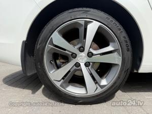White Peugeot 308 2018 in Parnu, with an engine capacity of 1.60 L and mileage of 156 thousand km for 8900 €, photo 12 on AUTOMOTO.COM.LV