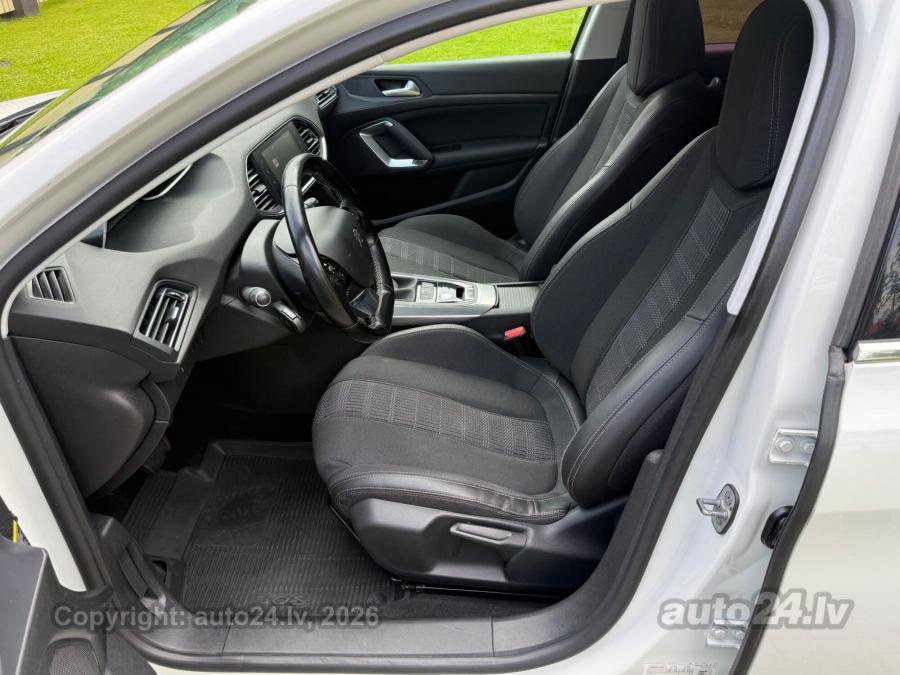 White Peugeot 308 2018 in Parnu, with an engine capacity of 1.60 L and mileage of 156 thousand km for 8900 €, photo 13 on AUTOMOTO.COM.LV