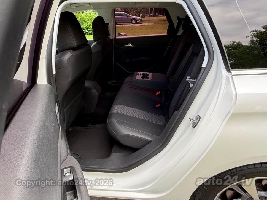 White Peugeot 308 2018 in Parnu, with an engine capacity of 1.60 L and mileage of 156 thousand km for 8900 €, photo 16 on AUTOMOTO.COM.LV