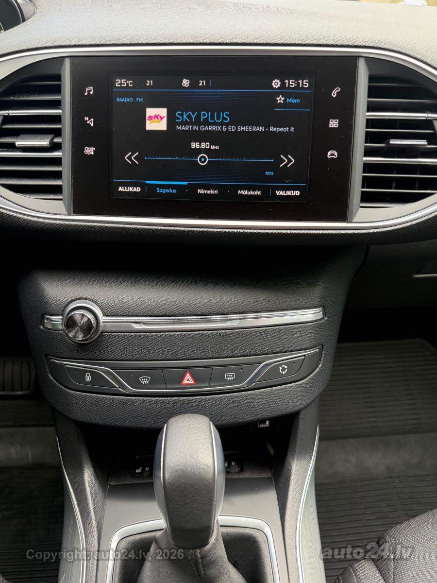 White Peugeot 308 2018 in Parnu, with an engine capacity of 1.60 L and mileage of 156 thousand km for 8900 €, photo 19 on AUTOMOTO.COM.LV