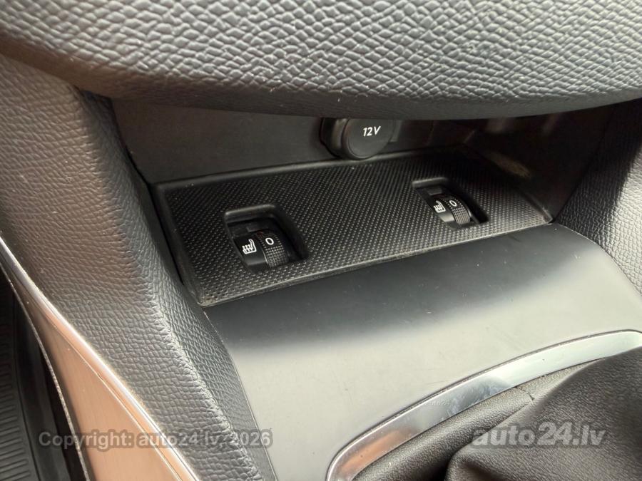 White Peugeot 308 2018 in Parnu, with an engine capacity of 1.60 L and mileage of 156 thousand km for 8900 €, photo 24 on AUTOMOTO.COM.LV