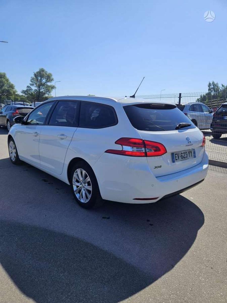 Белый Пежо 308 2018 в Таураге, объемом двигателя 1.20 л и пробегом 139 тыс. км за 4600 €, фото 7 на AUTOMOTO.COM.LV