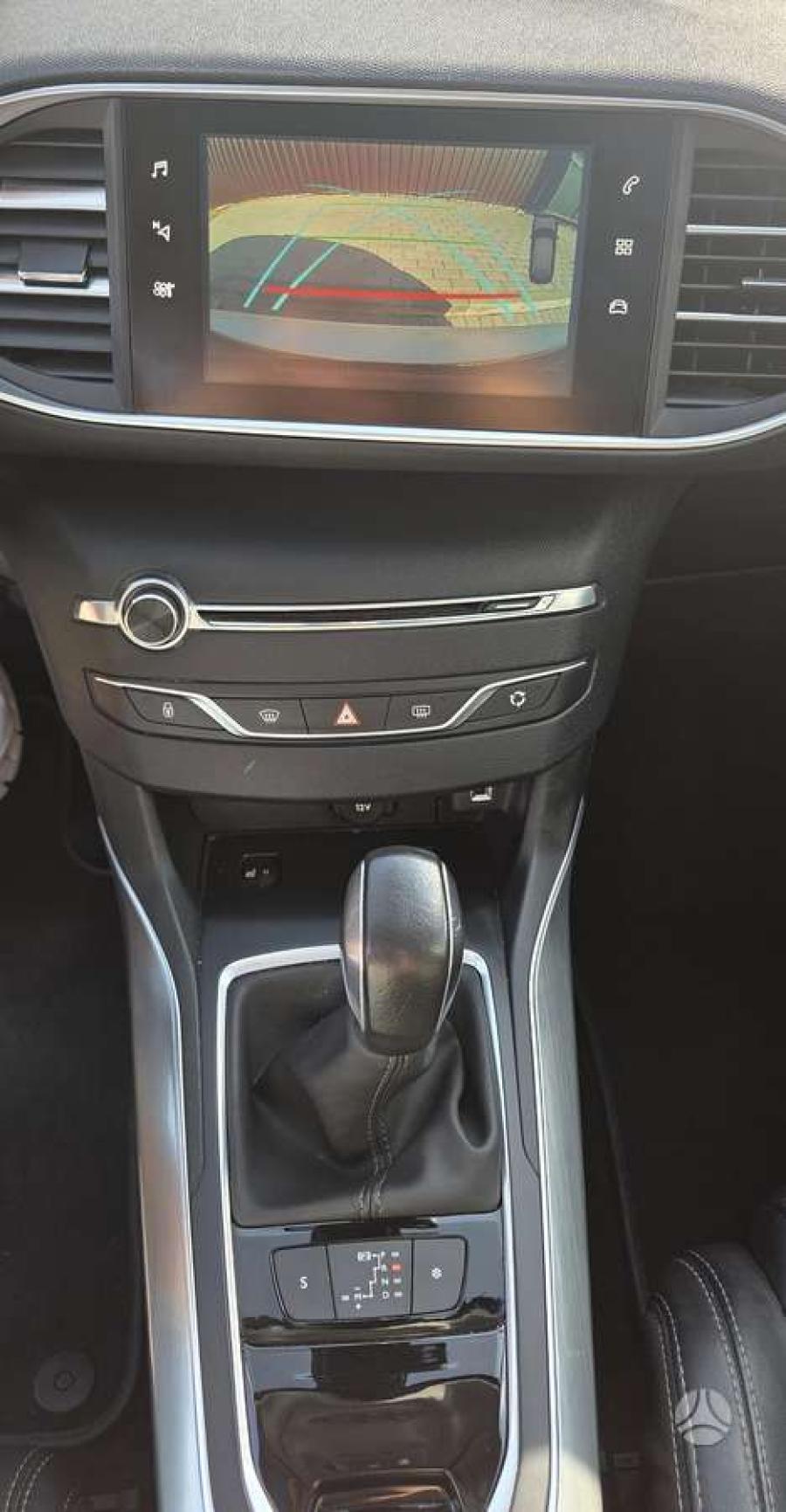 Balts Peugeot 308 2018 Šauļi, ar dzinēja tilpumu 1.20 L un nobraukumu 222 tūkst. km par 5750 €, foto 15 vietnē AUTOMOTO.COM.LV