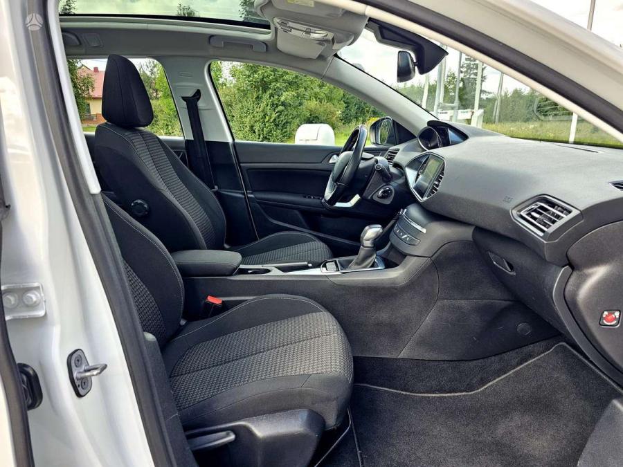 White Peugeot 308 2018 in Taurage, with an engine capacity of 1.56 L and mileage of 188 thousand km for 6400 €, photo 13 on AUTOMOTO.COM.LV