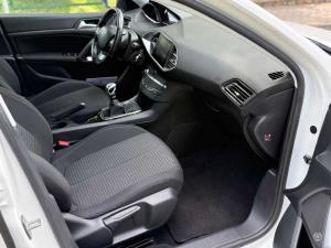 White Peugeot 308 2018 in Taurage, with an engine capacity of 1.50 L and mileage of 270 thousand km for 4500 €, photo 8 on AUTOMOTO.COM.LV