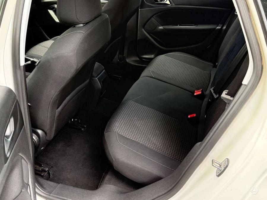 White Peugeot 308 2018 in Taurage, with an engine capacity of 1.50 L and mileage of 270 thousand km for 4500 €, photo 10 on AUTOMOTO.COM.LV