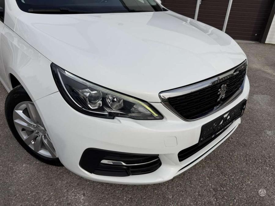 White Peugeot 308 2018 in Utena, with an engine capacity of 1.20 L and mileage of 171 thousand km for 5000 €, photo 7 on AUTOMOTO.COM.LV