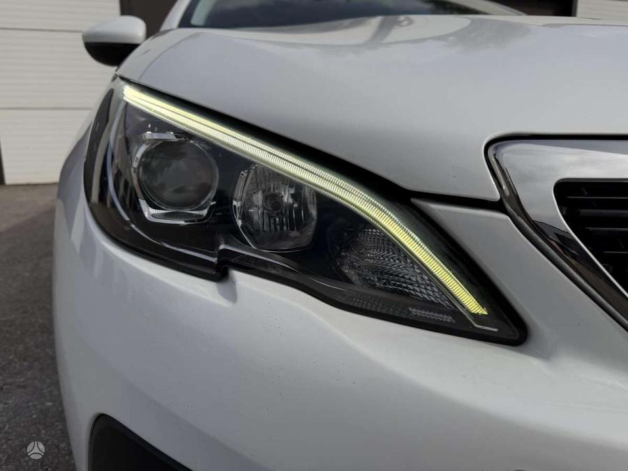 White Peugeot 308 2018 in Utena, with an engine capacity of 1.20 L and mileage of 171 thousand km for 5000 €, photo 9 on AUTOMOTO.COM.LV