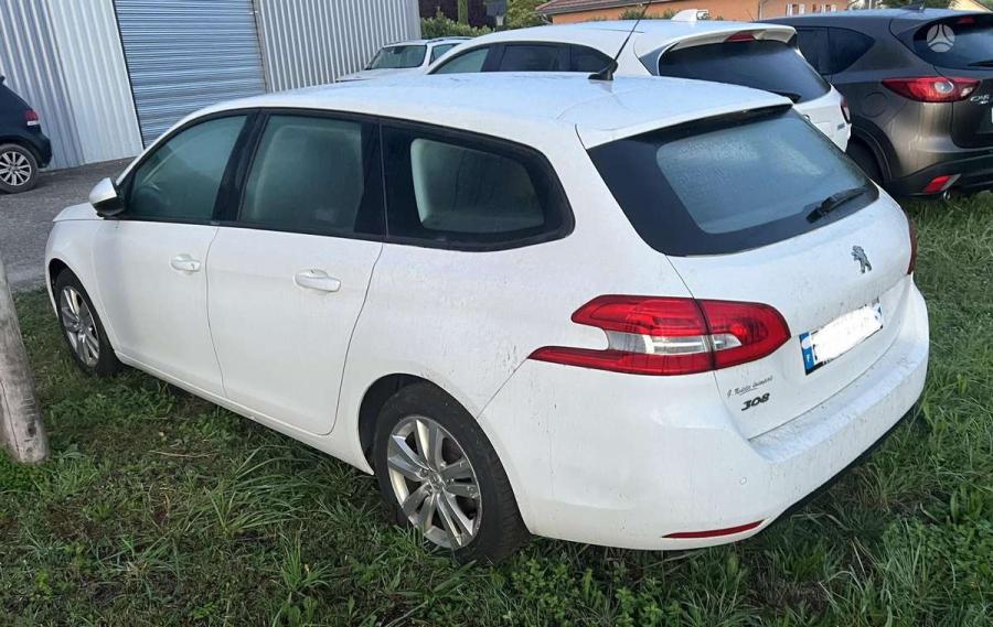 White Peugeot 308 2018 in Taurage, with an engine capacity of 1.50 L and mileage of 219 thousand km for 3400 €, photo 4 on AUTOMOTO.COM.LV
