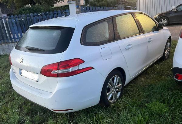White Peugeot 308 2018 in Taurage, with an engine capacity of 1.50 L and mileage of 219 thousand km for 3400 €, photo 5 on AUTOMOTO.COM.LV