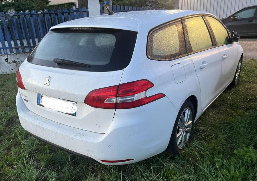 White Peugeot 308 2018 in Taurage, with an engine capacity of 1.50 L and mileage of 219 thousand km for 3400 €, photo 7 on AUTOMOTO.COM.LV