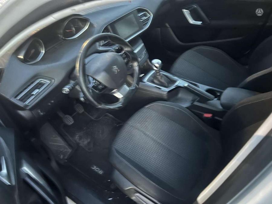 White Peugeot 308 2018 in Taurage, with an engine capacity of 1.50 L and mileage of 219 thousand km for 3400 €, photo 8 on AUTOMOTO.COM.LV