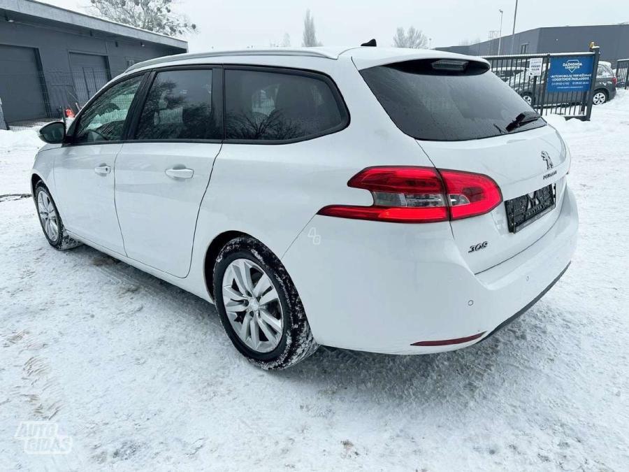White Peugeot 308 2019 in Kaunas, with an engine capacity of 1.20 L and mileage of 173 thousand km for 6900 €, photo 4 on AUTOMOTO.COM.LV