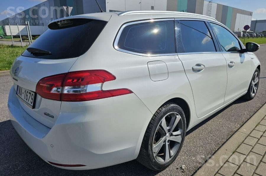 White Peugeot 308 2019 in Riga, with an engine capacity of 1.20 L and mileage of 143 thousand km for 7500 €, photo 4 on AUTOMOTO.COM.LV