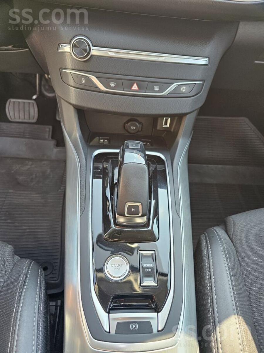 White Peugeot 308 2019 in Riga, with an engine capacity of 1.20 L and mileage of 143 thousand km for 7500 €, photo 12 on AUTOMOTO.COM.LV