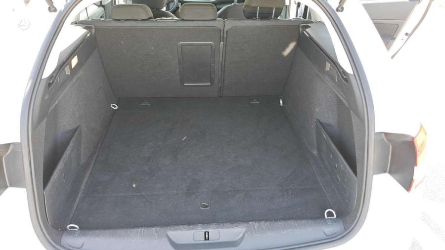 White Peugeot 308 2019 in Kaunas, with an engine capacity of 1.50 L and mileage of 266 thousand km for 5350 €, photo 12 on AUTOMOTO.COM.LV