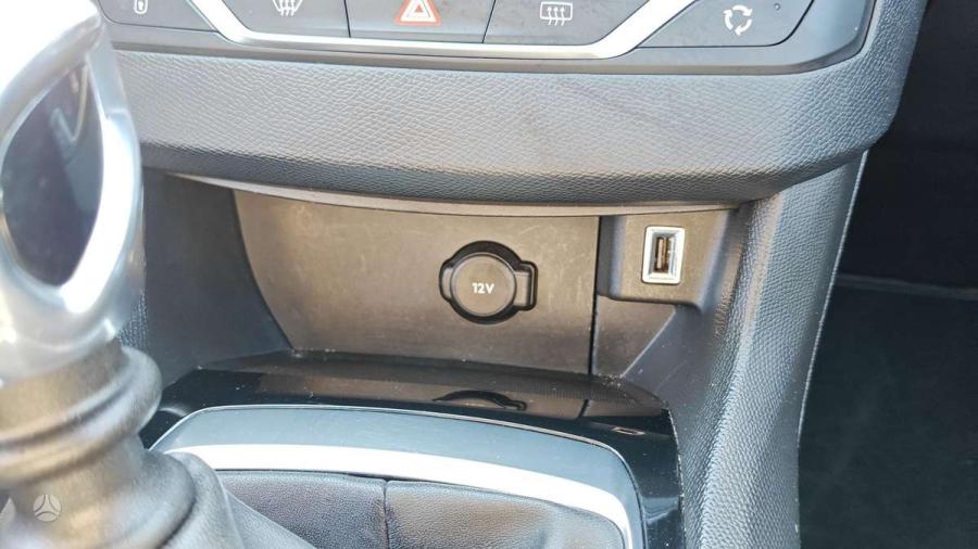 White Peugeot 308 2019 in Kaunas, with an engine capacity of 1.50 L and mileage of 266 thousand km for 5350 €, photo 17 on AUTOMOTO.COM.LV
