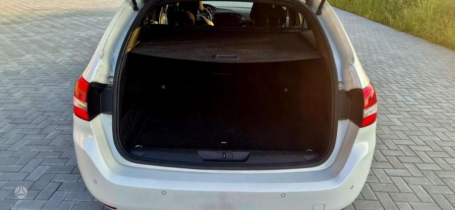 White Peugeot 308 2019 in Taurage, with an engine capacity of 1.50 L and mileage of 170 thousand km for 8250 €, photo 35 on AUTOMOTO.COM.LV
