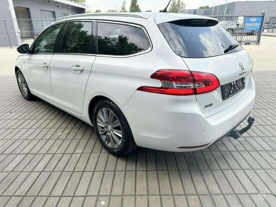 White Peugeot 308 2019 in Kaunas, with an engine capacity of 1.50 L and mileage of 214 thousand km for 7200 €, photo 4 on AUTOMOTO.COM.LV