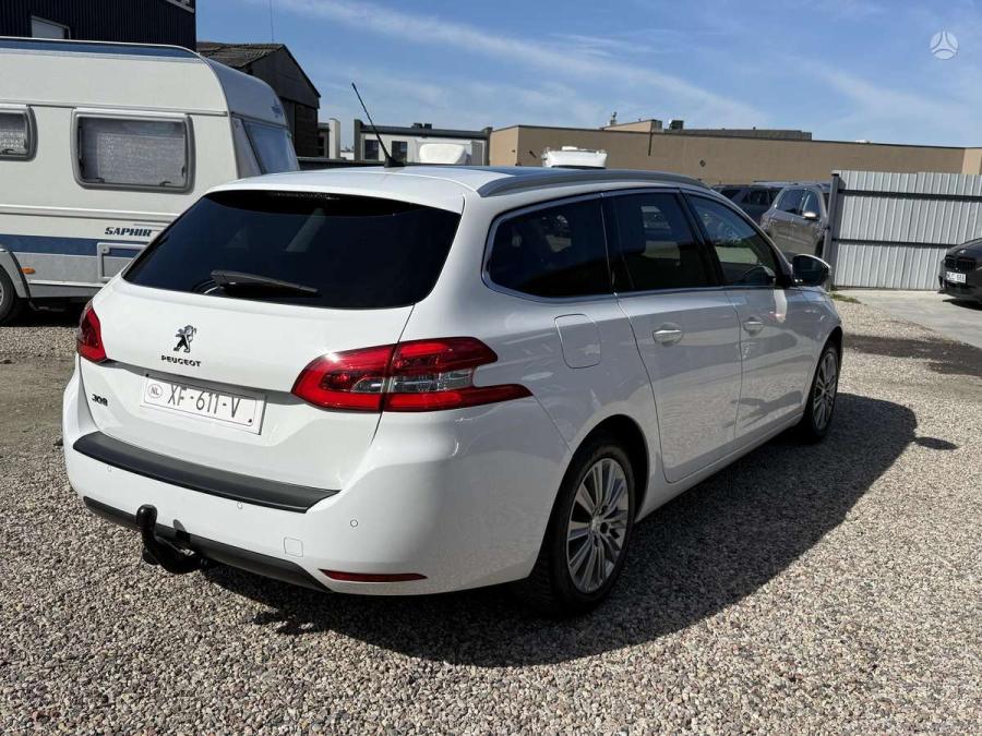 White Peugeot 308 2019 in Kaunas, with an engine capacity of 1.50 L and mileage of 220 thousand km for 6900 €, photo 5 on AUTOMOTO.COM.LV