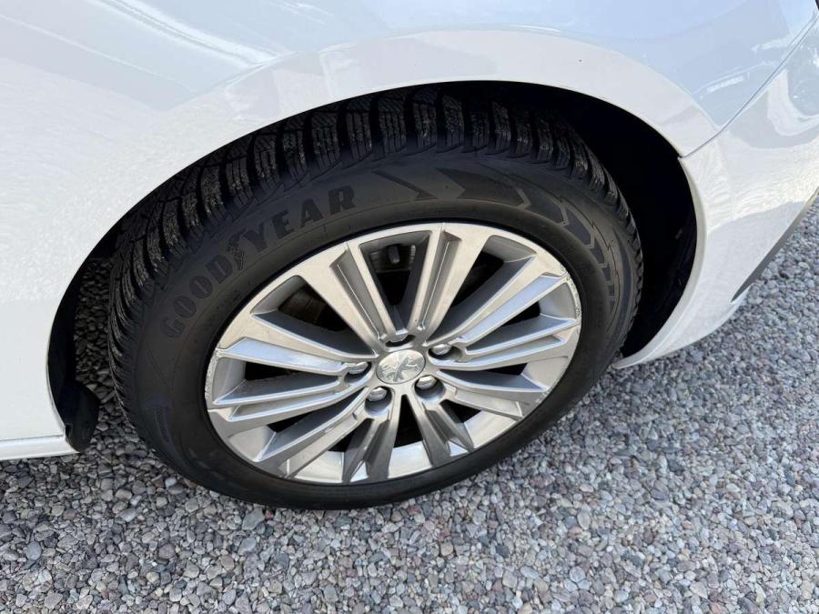 White Peugeot 308 2019 in Kaunas, with an engine capacity of 1.50 L and mileage of 220 thousand km for 6900 €, photo 8 on AUTOMOTO.COM.LV