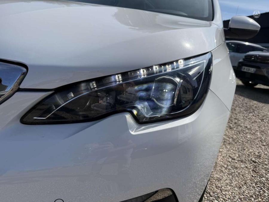 White Peugeot 308 2019 in Kaunas, with an engine capacity of 1.50 L and mileage of 220 thousand km for 6900 €, photo 9 on AUTOMOTO.COM.LV