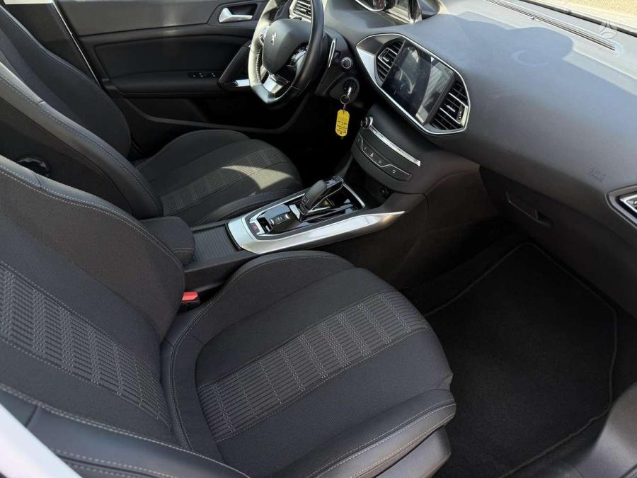 White Peugeot 308 2019 in Kaunas, with an engine capacity of 1.50 L and mileage of 220 thousand km for 6900 €, photo 11 on AUTOMOTO.COM.LV