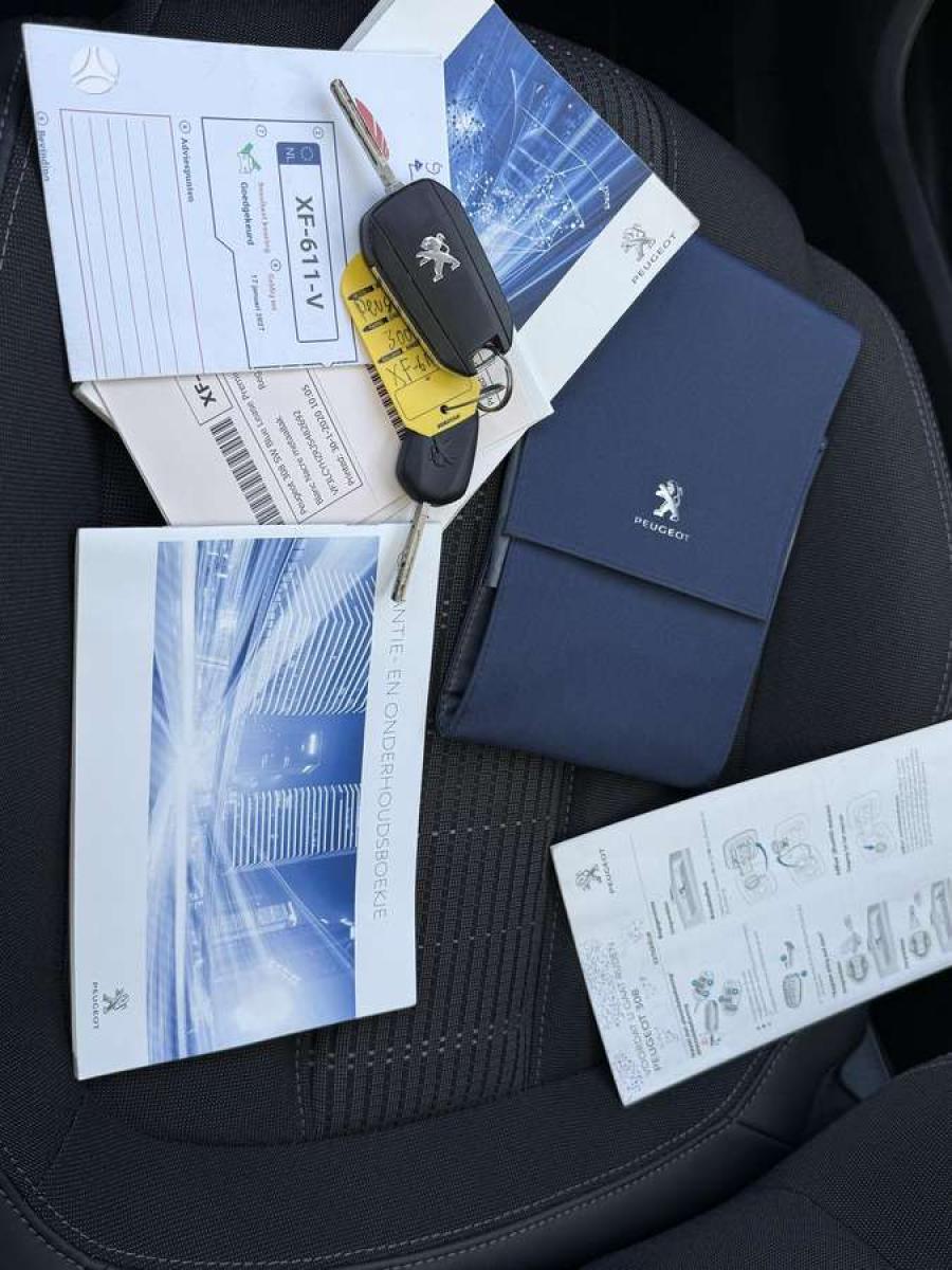 White Peugeot 308 2019 in Kaunas, with an engine capacity of 1.50 L and mileage of 220 thousand km for 6900 €, photo 19 on AUTOMOTO.COM.LV